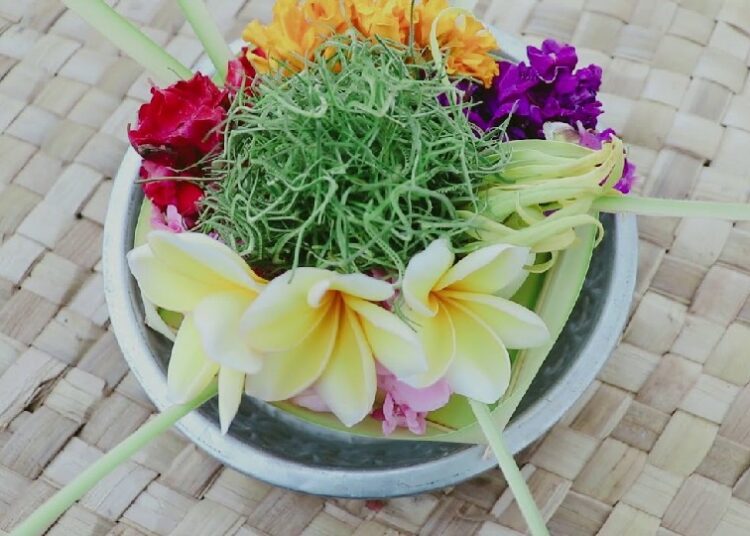 Mengenal Sesajen Bali yang Sering Dikaitkan Cerita Mistis - Terminal Mojok