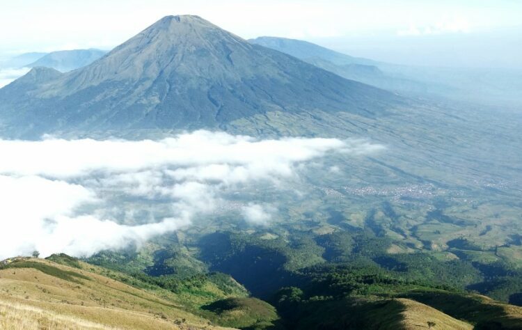 Sejarah Gunung Sindoro dan Misteri Suara Sinden di Jalur Pendakian