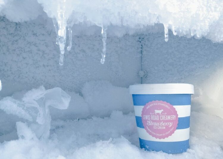 Bunga Es Numpuk di Freezer Kulkas? Ini Cara Menghilangkannya