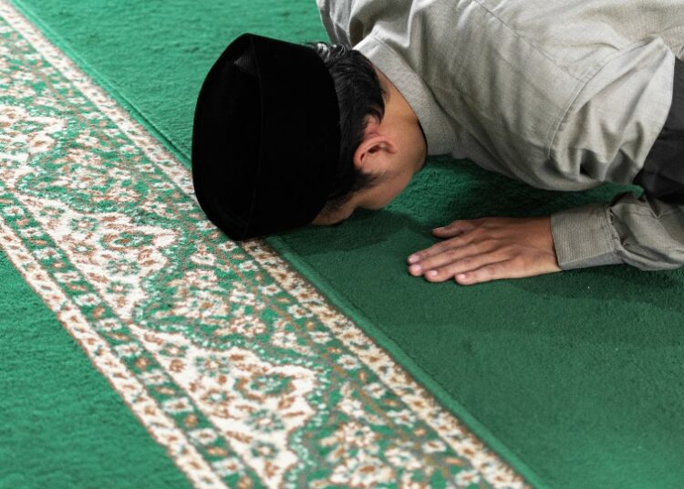 Niat Salat Subuh Lengkap dengan Tata Cara dan Artinya