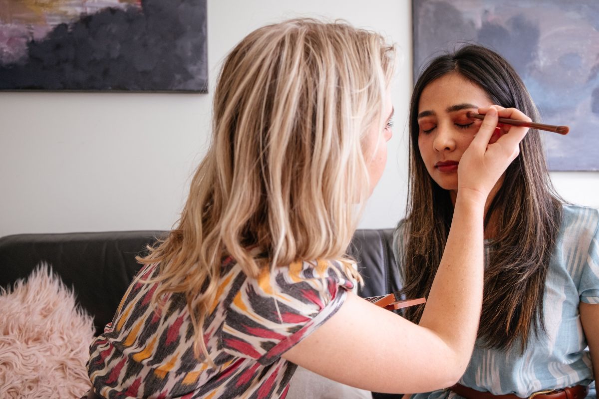 Kesalahan Makeup yang Bikin Wajah Kelihatan Tua