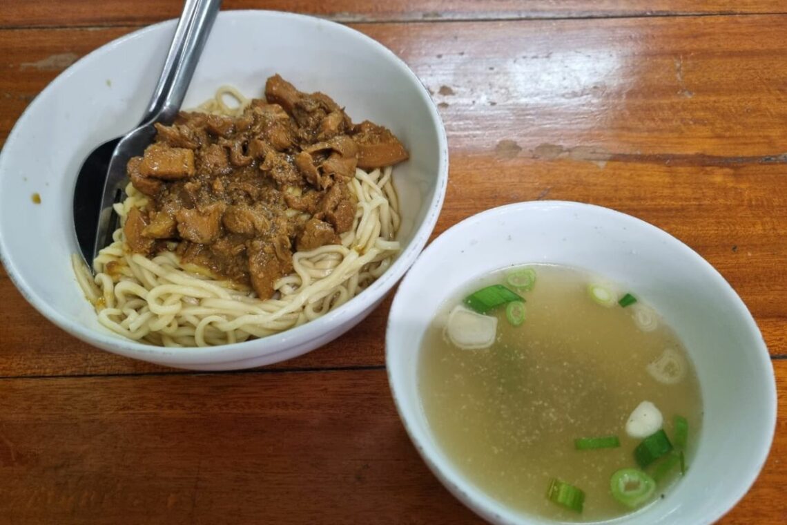 Titoti, Warung Bakso dan Mi Ayam Paling Enak di Indonesia