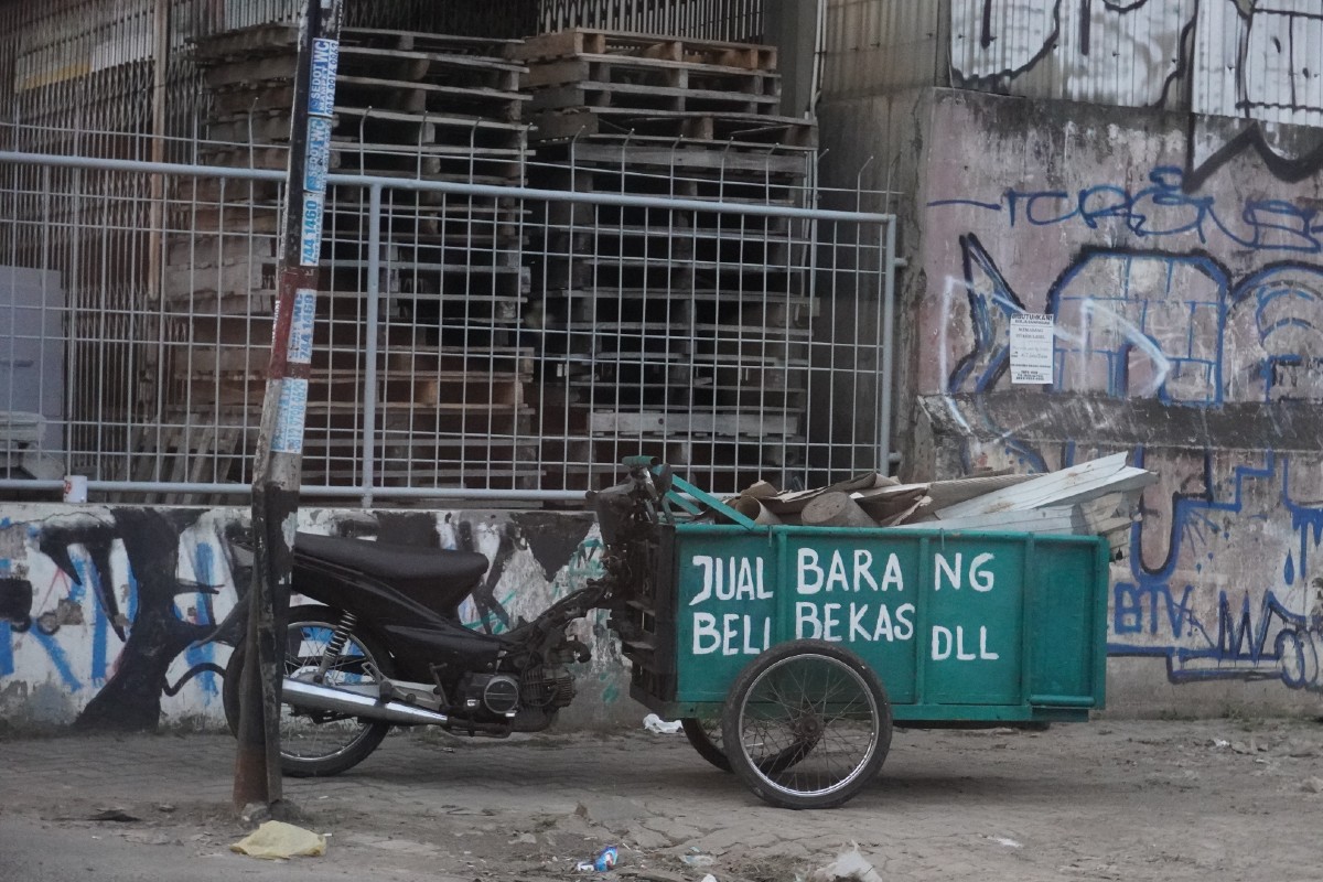 Sedap Malam Ciputat: Dibenci Sekaligus Dicintai Penghuninya
