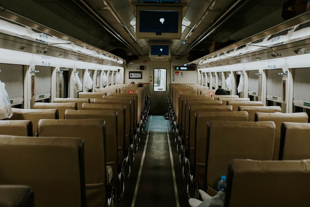 Penumpang Kereta Api dan Kebiasaan Buruk yang Menjengkelkan