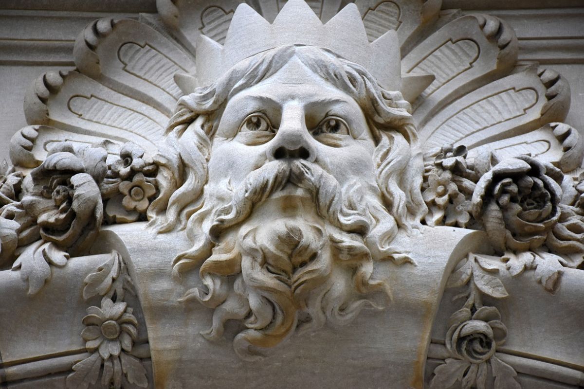 Dosen Bukan Manusia Setengah Dewa, tapi Dewa Itu Sendiri