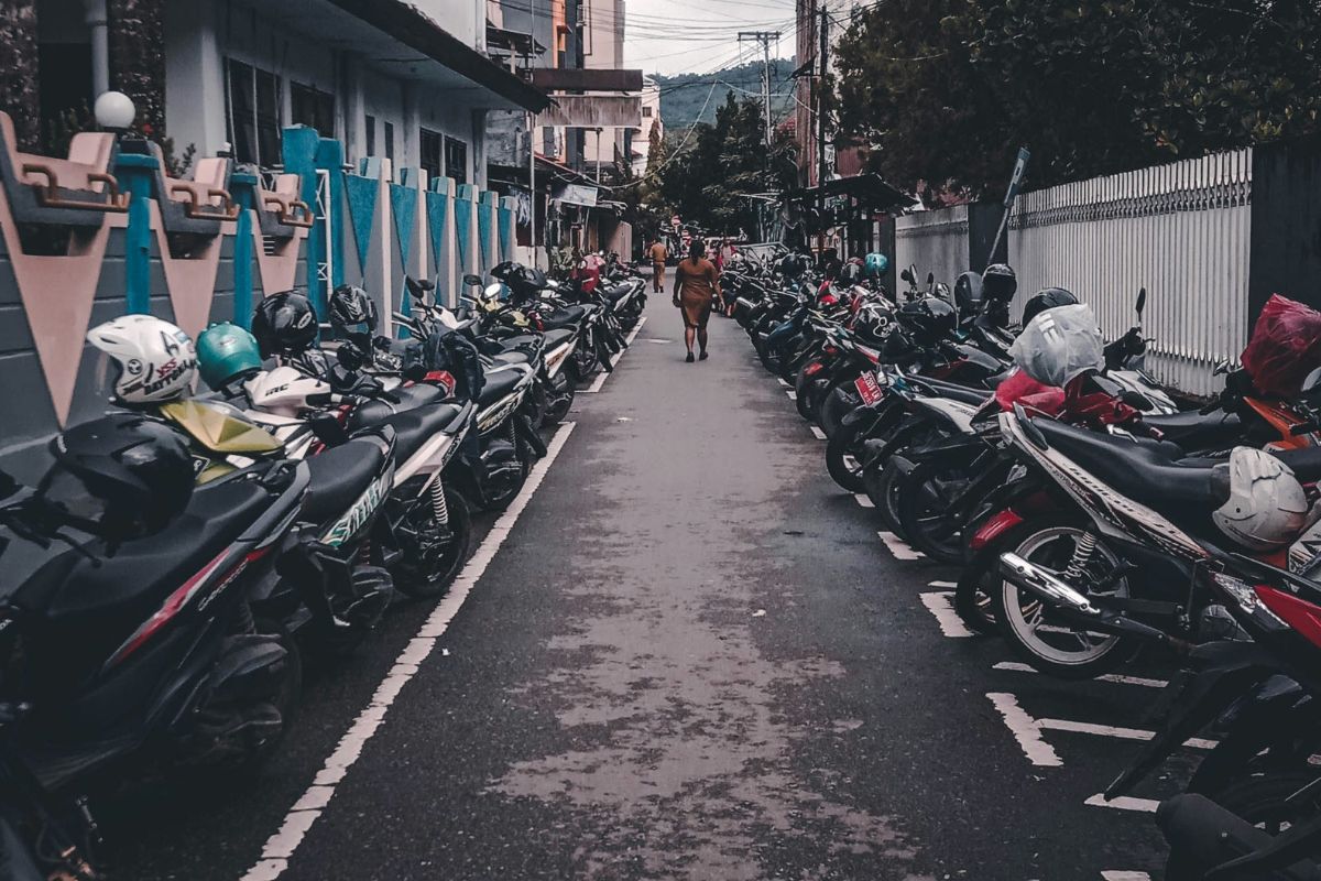 Parkir Motor Sesuai Jenis dan Warna Estetis, tapi Bikin Repot
