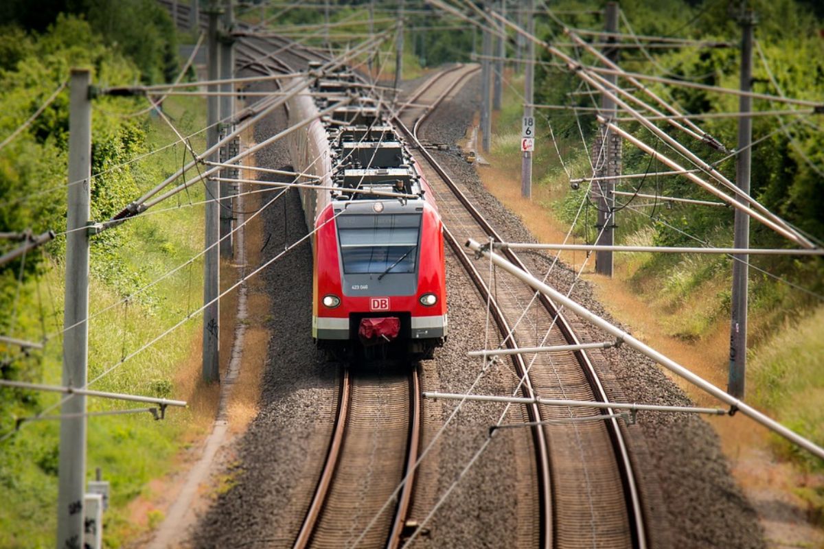 Kalimantan Harus dan Wajib Punya Kereta Api yang Masif
