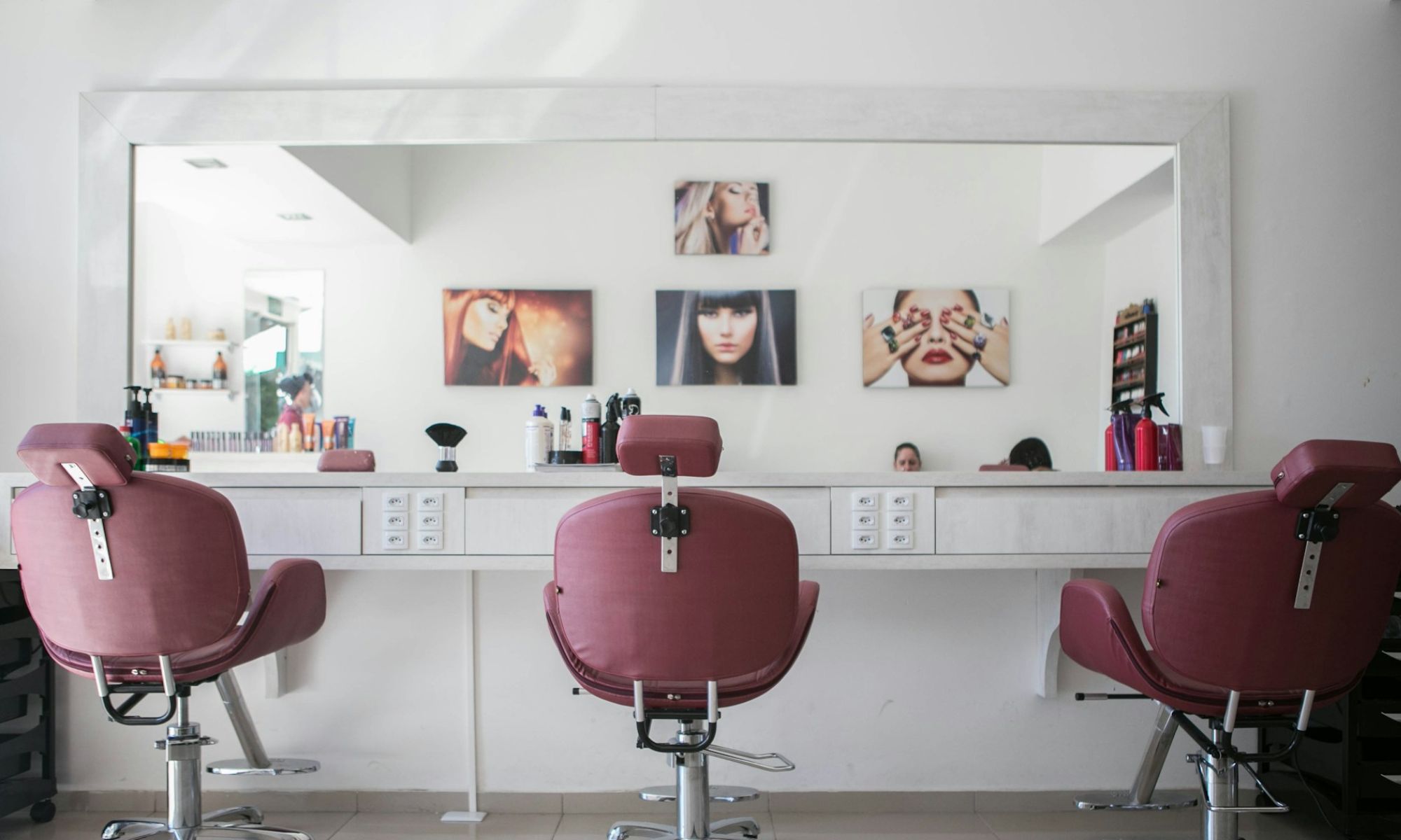 3 Tipe Kapster Salon Menyebalkan yang Bikin Pelanggan Kabur