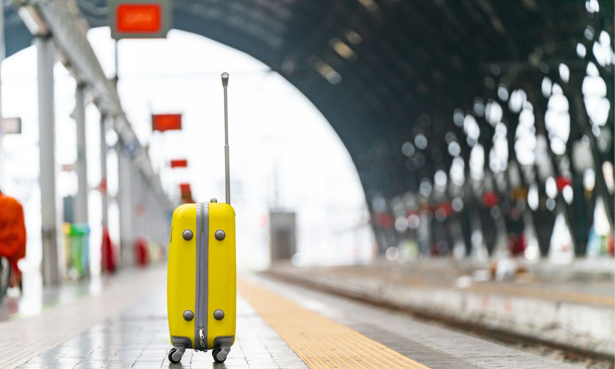 Jangan Nyinyirin Orang Bawa Koper di KRL Jabodetabek