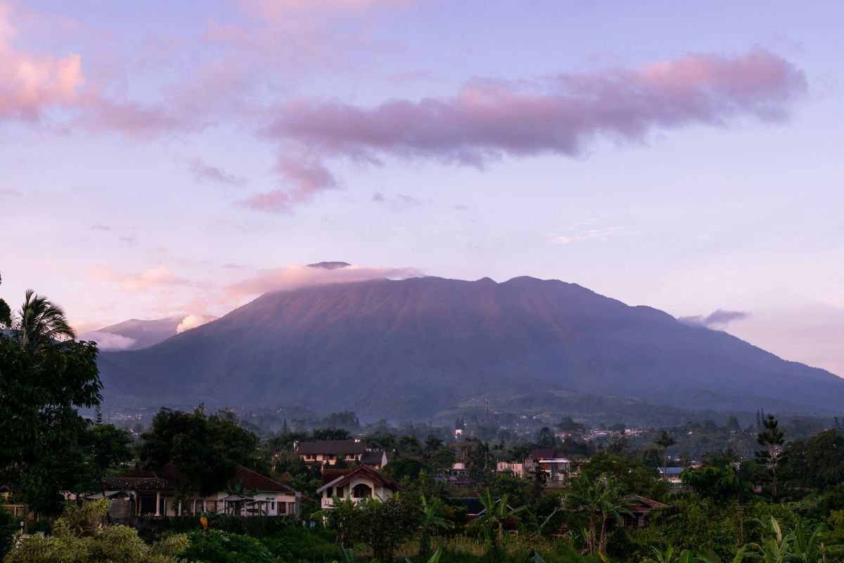 Gunung Pangrango, Gunung dalam Puisi yang Saya "Benci"