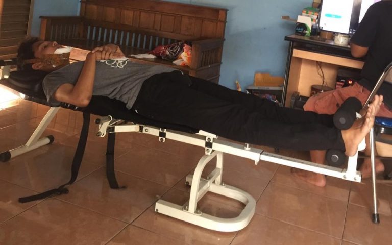 Rasanya Nyobain Terapi Peninggi Badan dari Brosur Lampu Merah