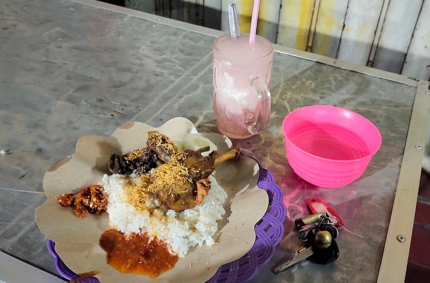 Bebek Tugu Pahlawan: Kuliner Legendaris yang Pernah Dituduh Pakai ...