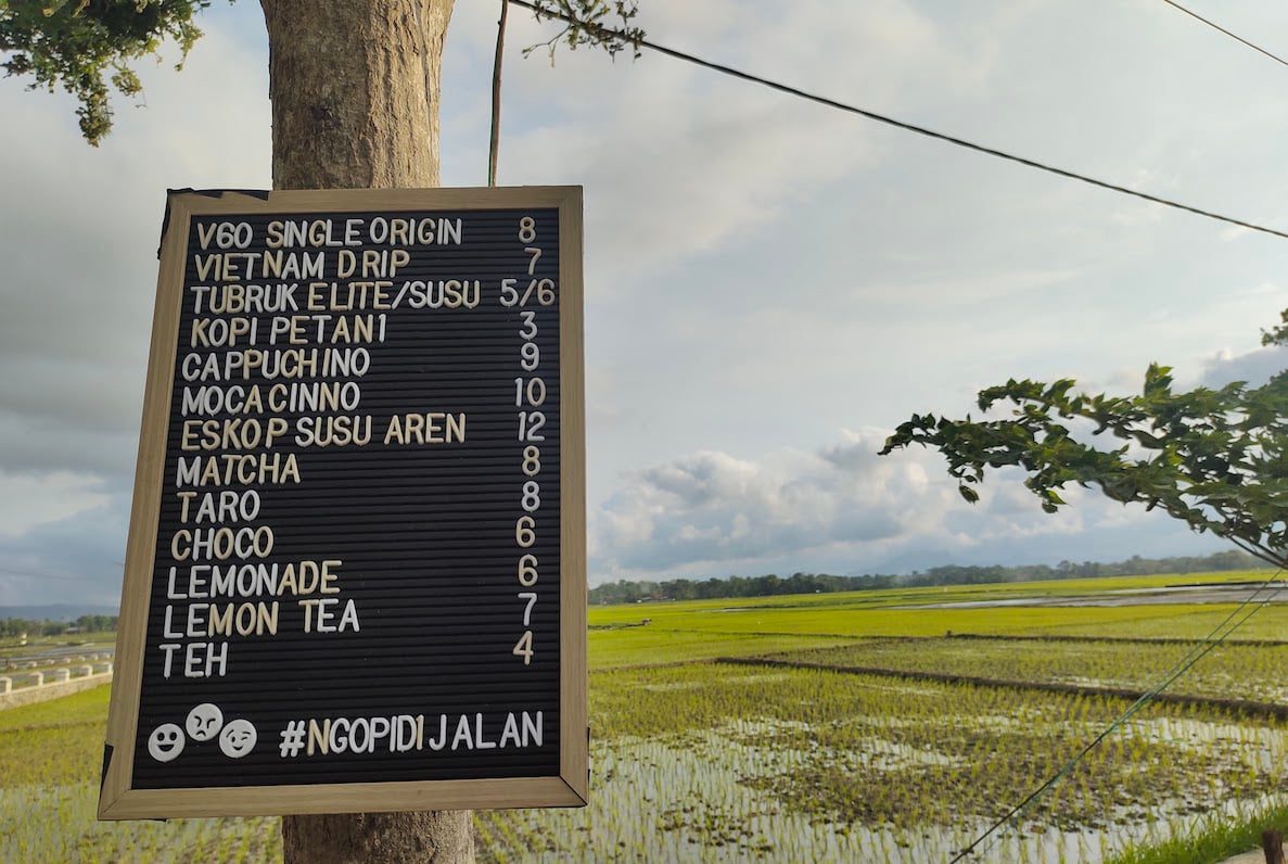 Kopi Rakyat: Menunya Kekinian Lokasinya di Pinggiran Sawah Pelosok ...