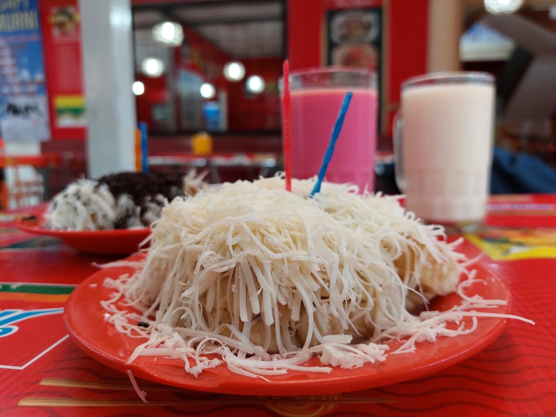 Cafe Madtari dan Tumpukan Kenangan yang Tersembunyi di Balik Keju Parut