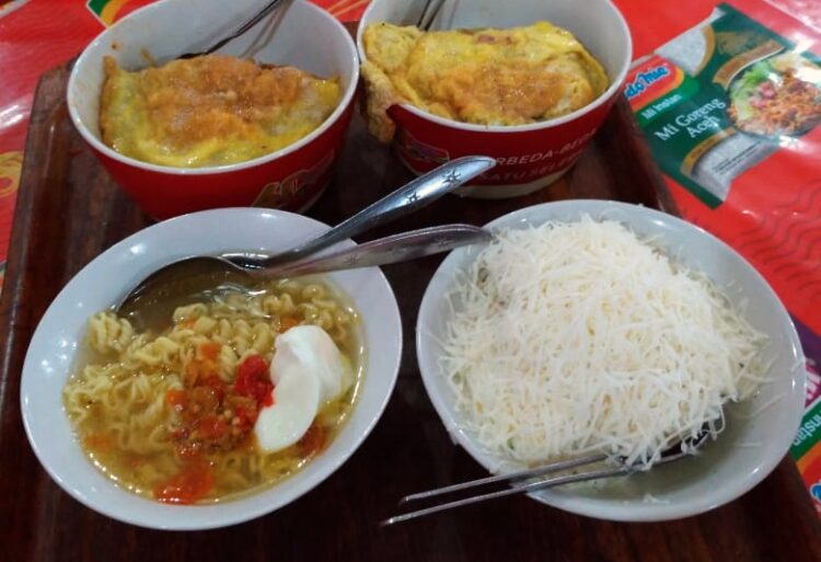 Cafe Madtari dan Tumpukan Kenangan yang Tersembunyi di Balik Keju Parut