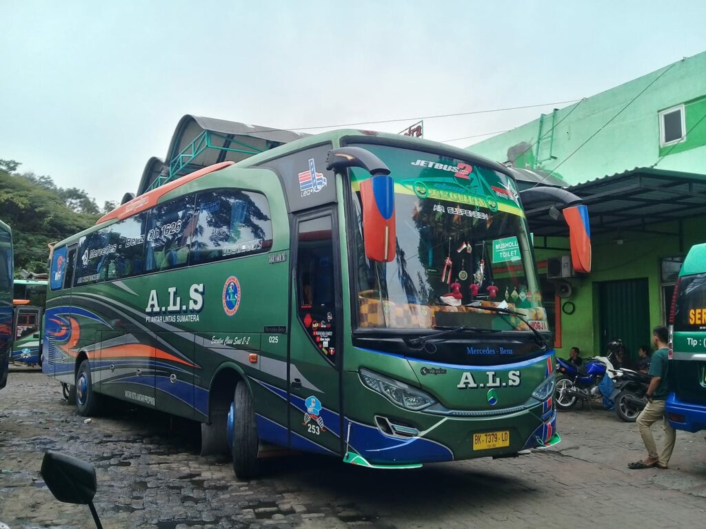 Cerita dari Mereka yang Memilih Bus ALS untuk Membelah Jawa dan Sumatera