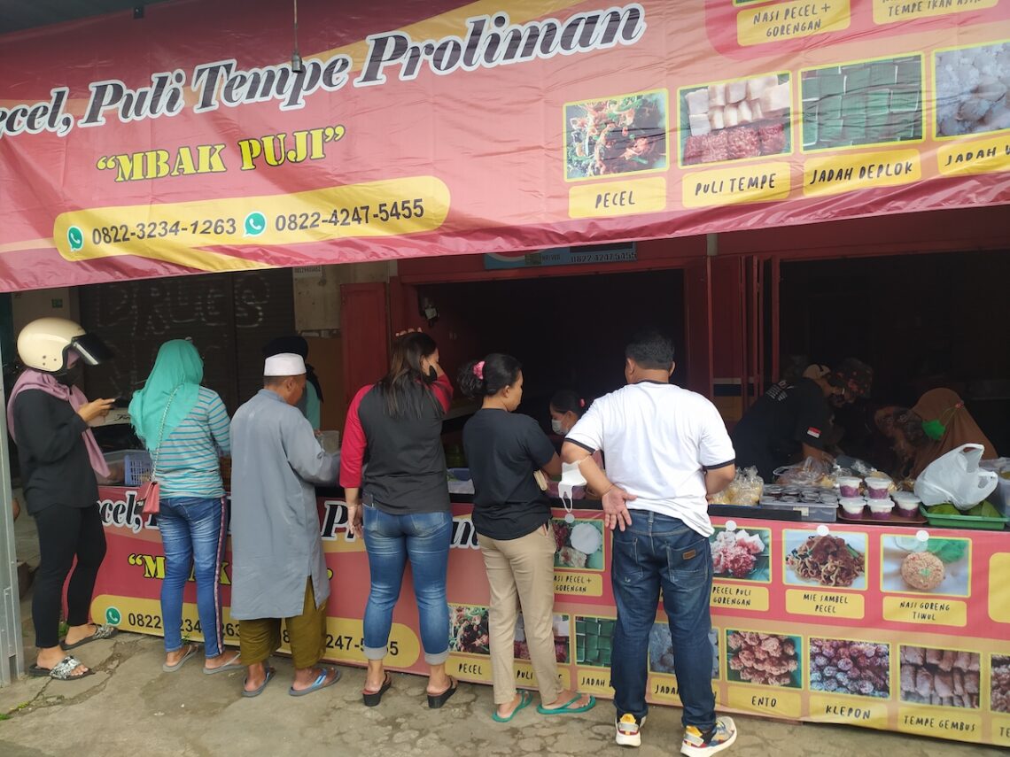 Tempe dan Puli yang Berjodoh Empat Generasi di Warung Mbak Puji