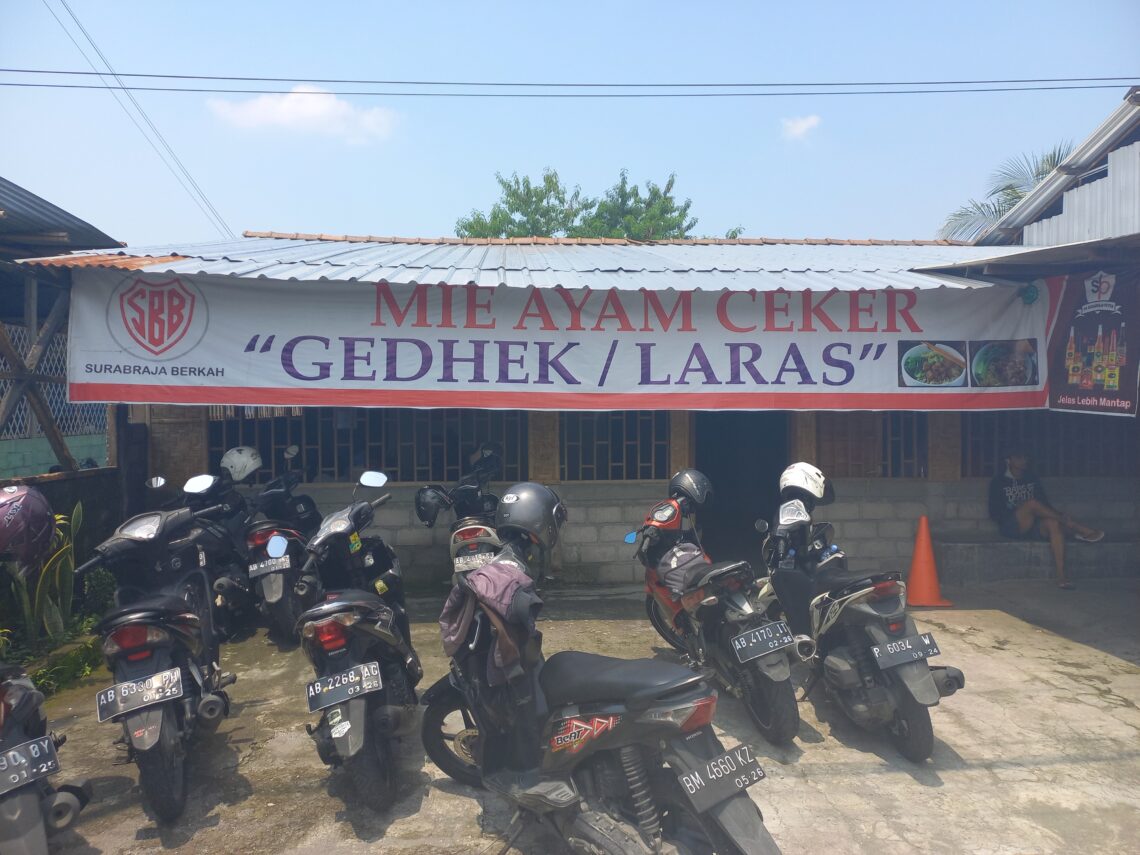 Mie Ayam Gedhek Laras, Menyatukan Cinta dan Mimpi Keluarga