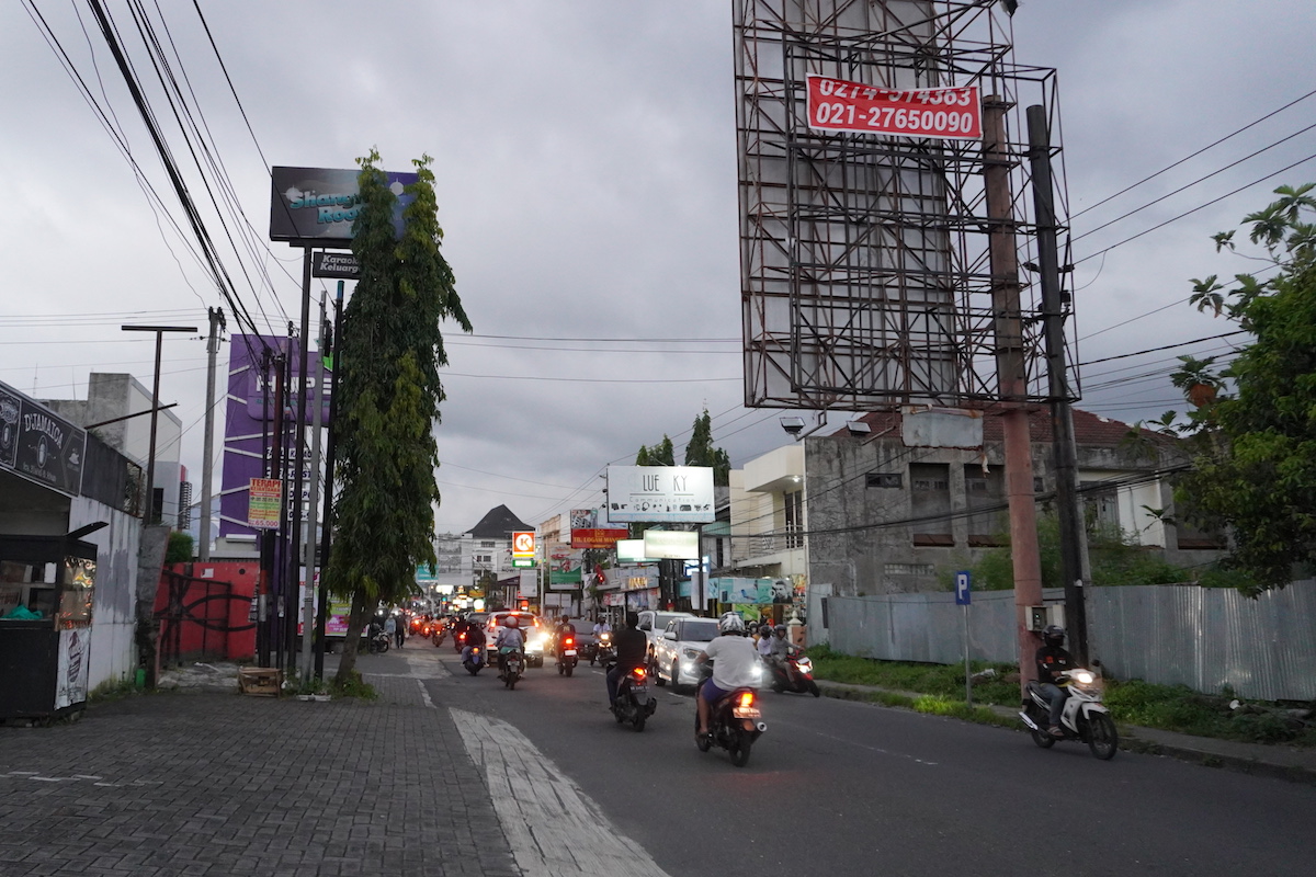 Tidak Ada Batman di Babarsari Gotham City - Mojok.co