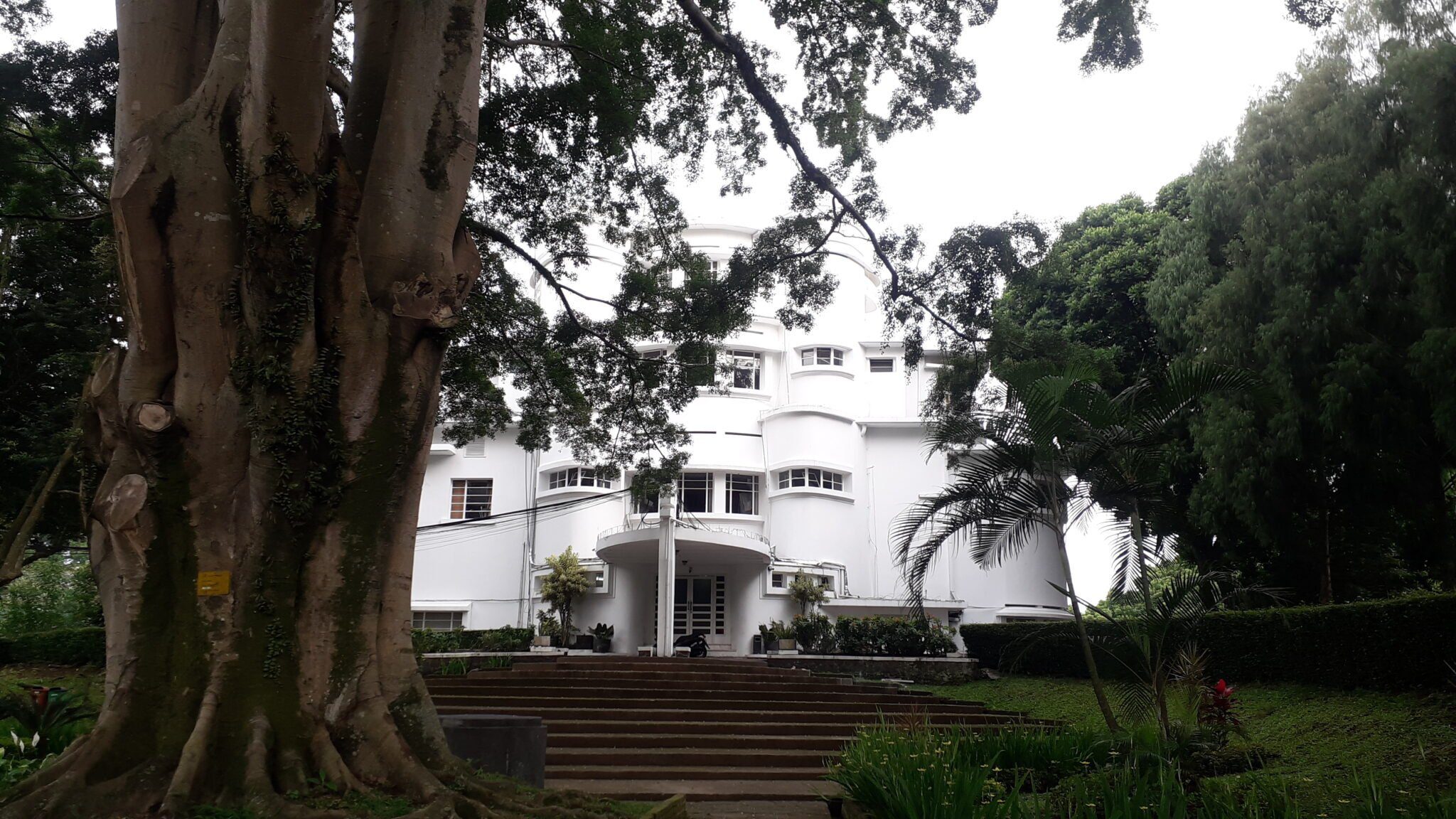 Legenda Urban Hantu Kampus di Bandung
