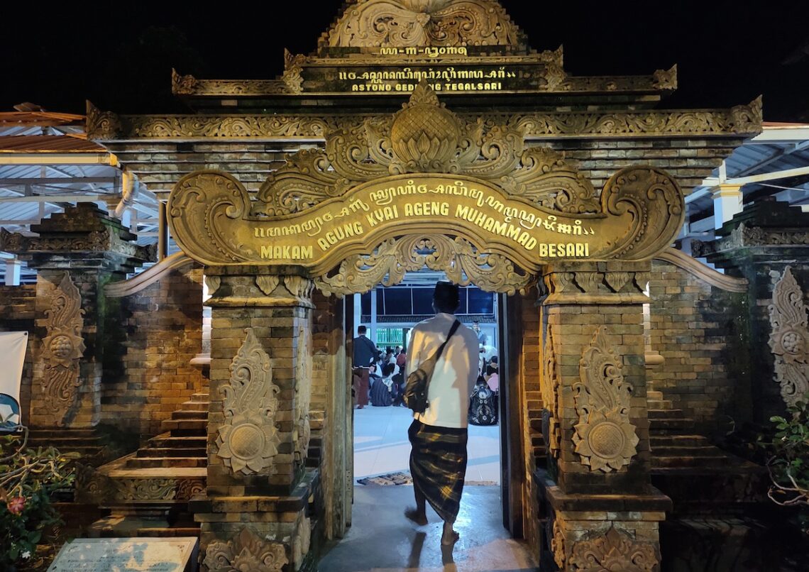 Masjid Jami’ Tegalsari, Tempat Berguru Pakubuwono II dan Ronggowarsito