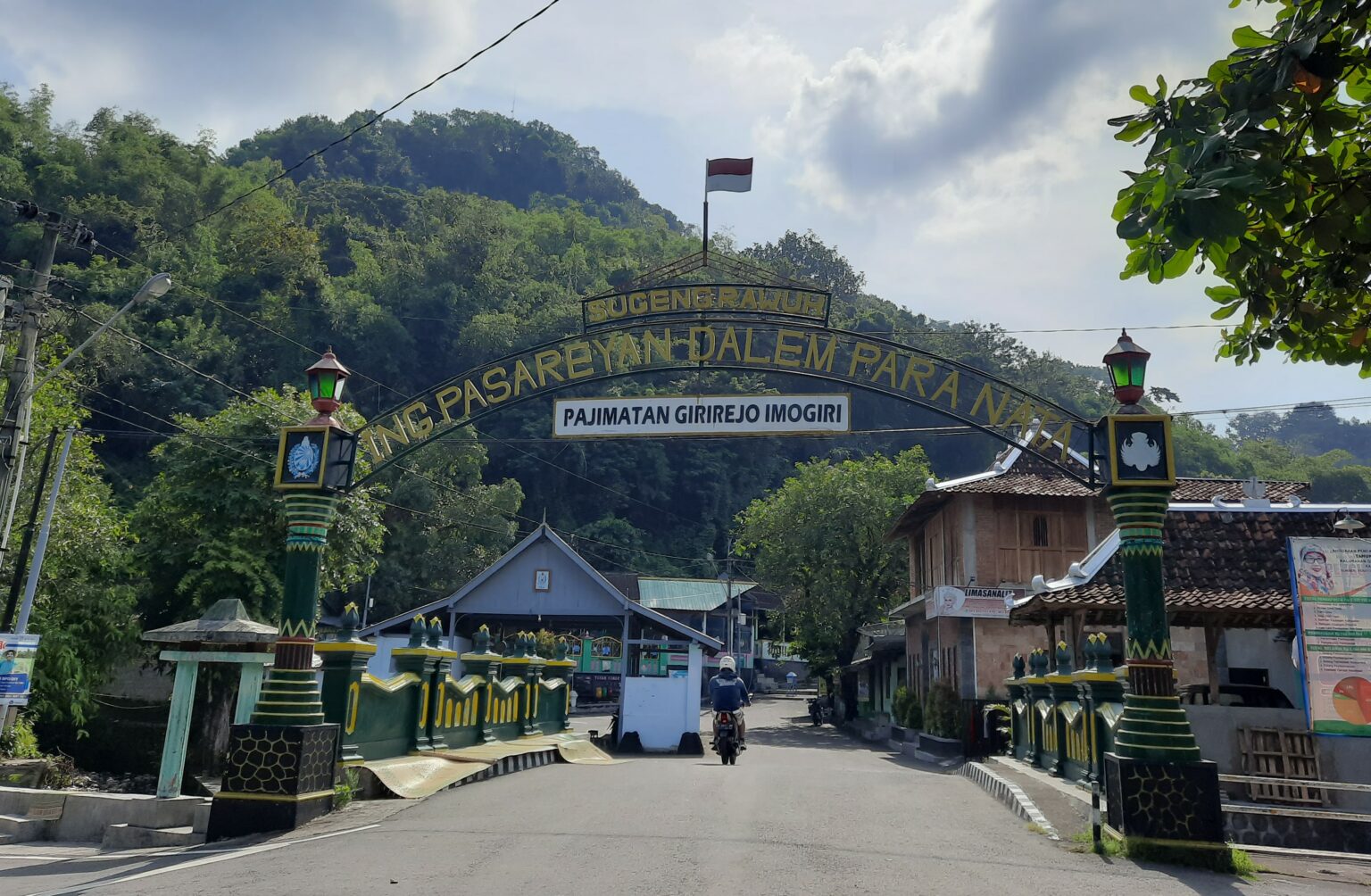 Mengenang Kebesaran Raja-Raja Jawa di Pajimatan