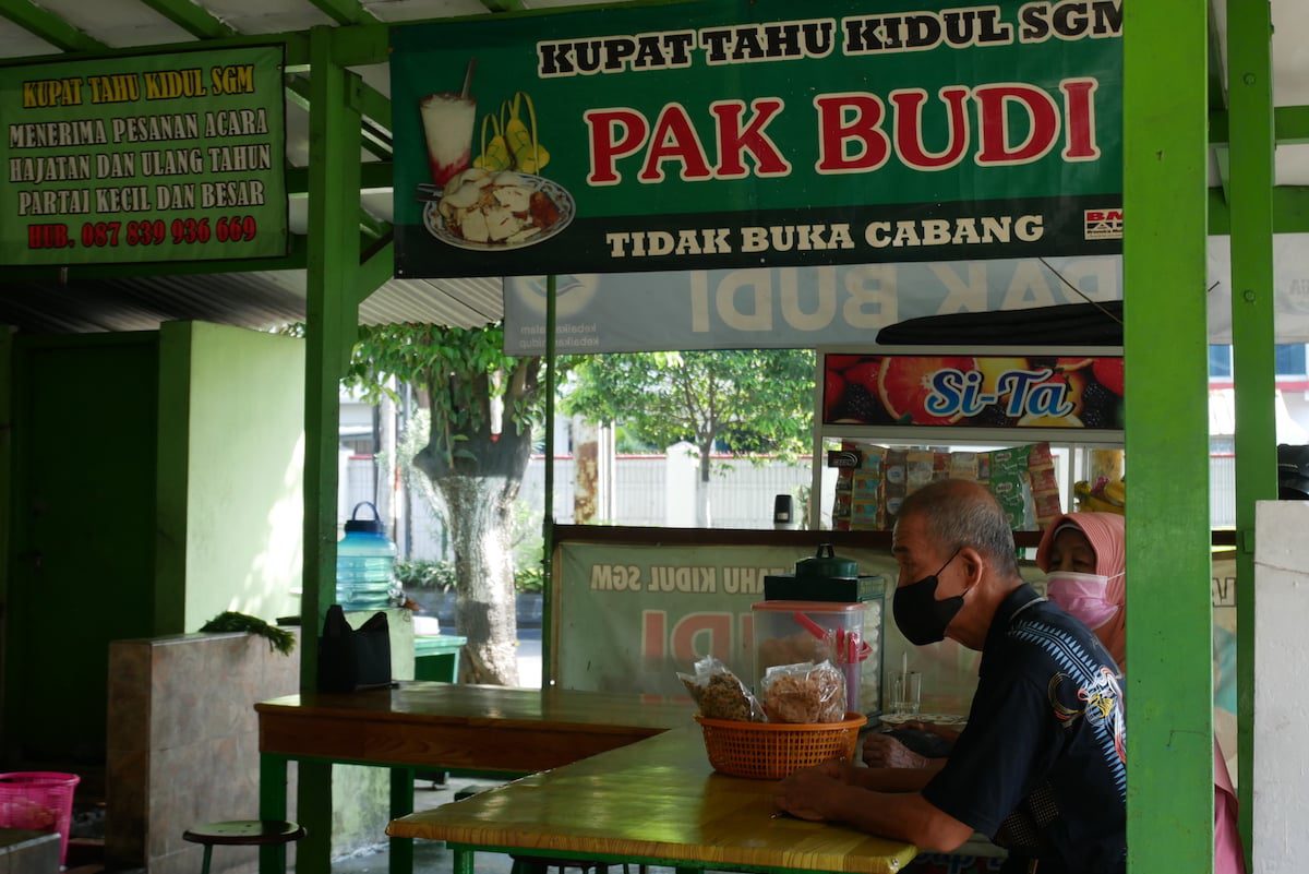 Kupat Tahu Pak Budi, Resep yang Sama Sejak 1957 - Mojok.co