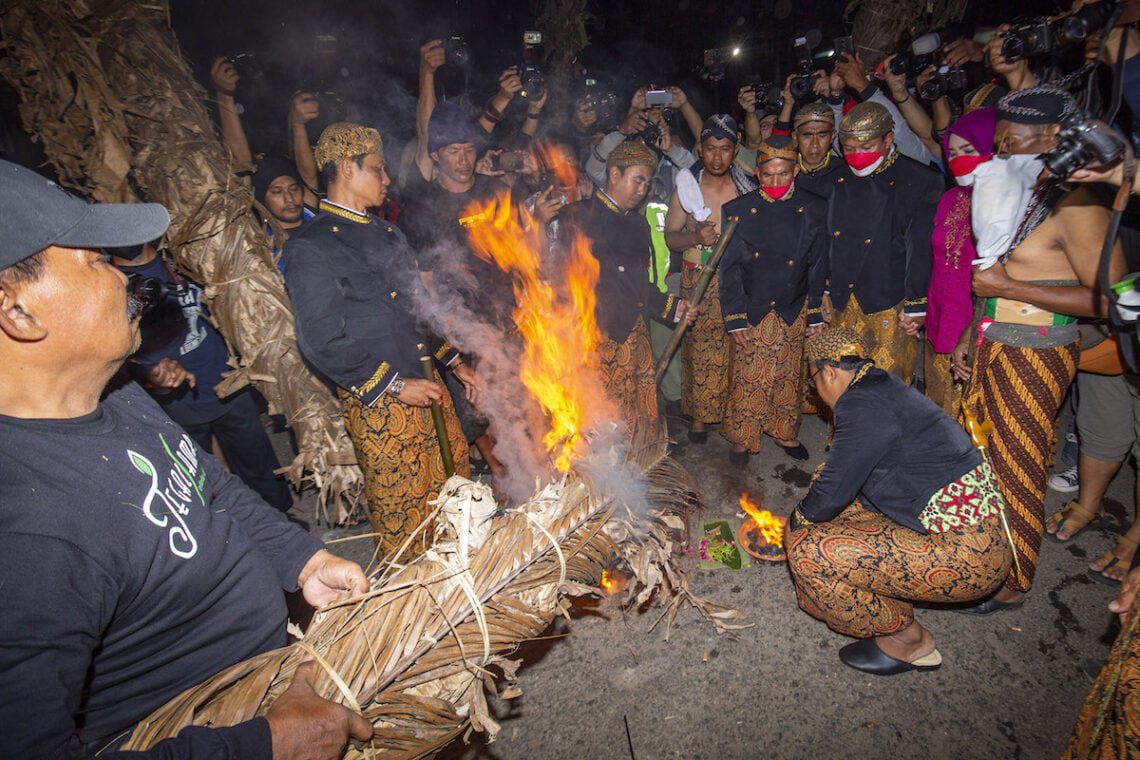 Tradisi Sejak 500 Tahun Lalu, Warga Jepara Lakukan Ritual Perang Obor