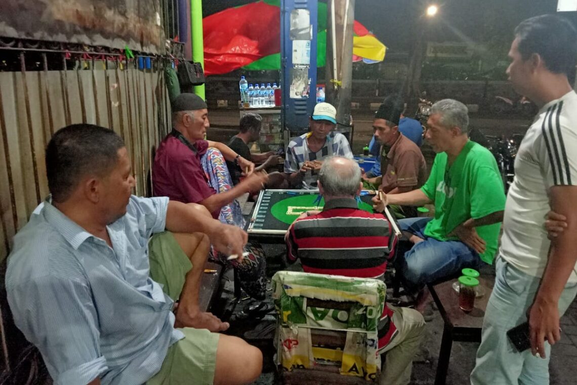 Sarkam: Warkop 24 Jam di Surabaya yang Multietnis