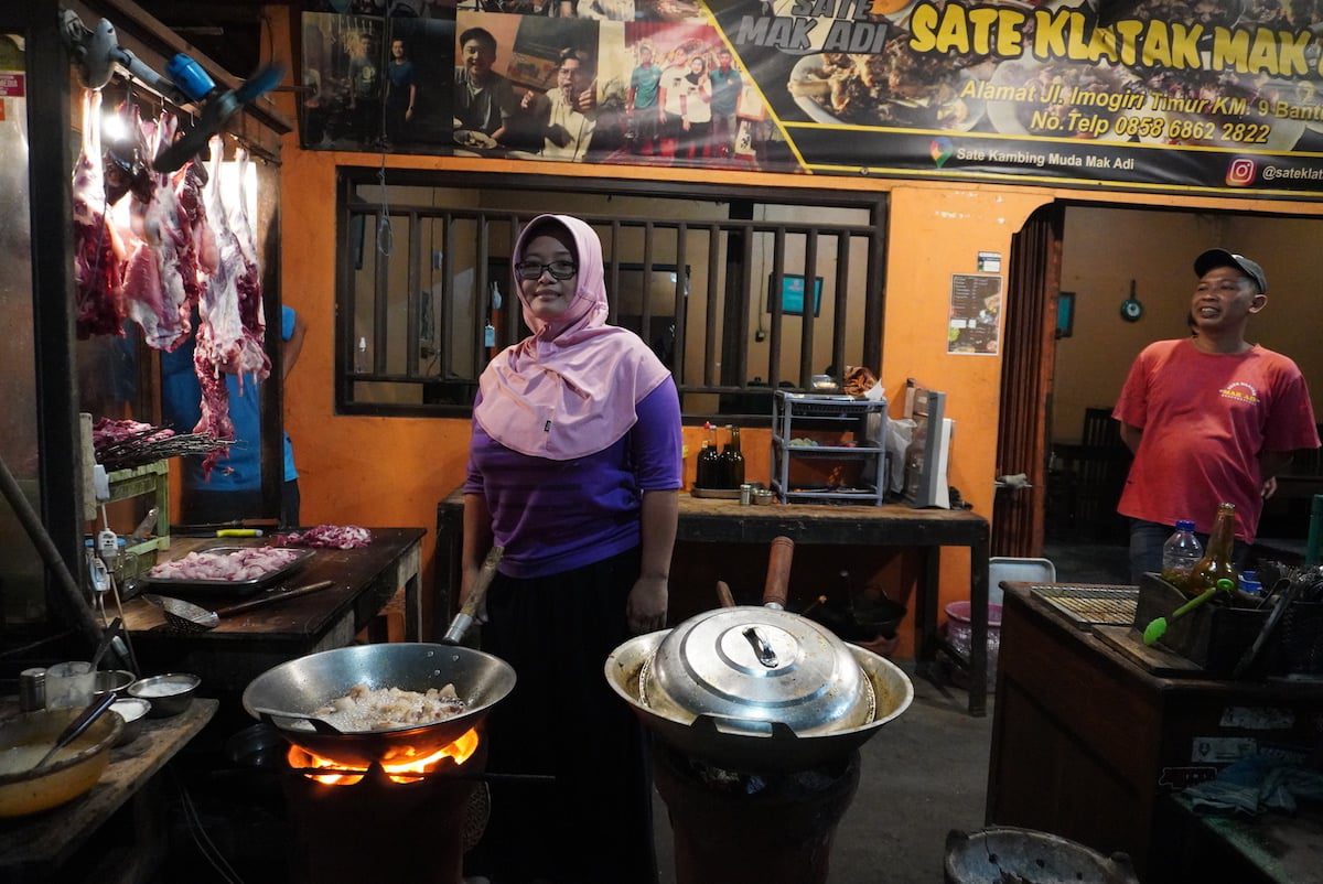 Kronyos Mak Adi dan Iqbaal Ramadhan yang Membuatnya Laris