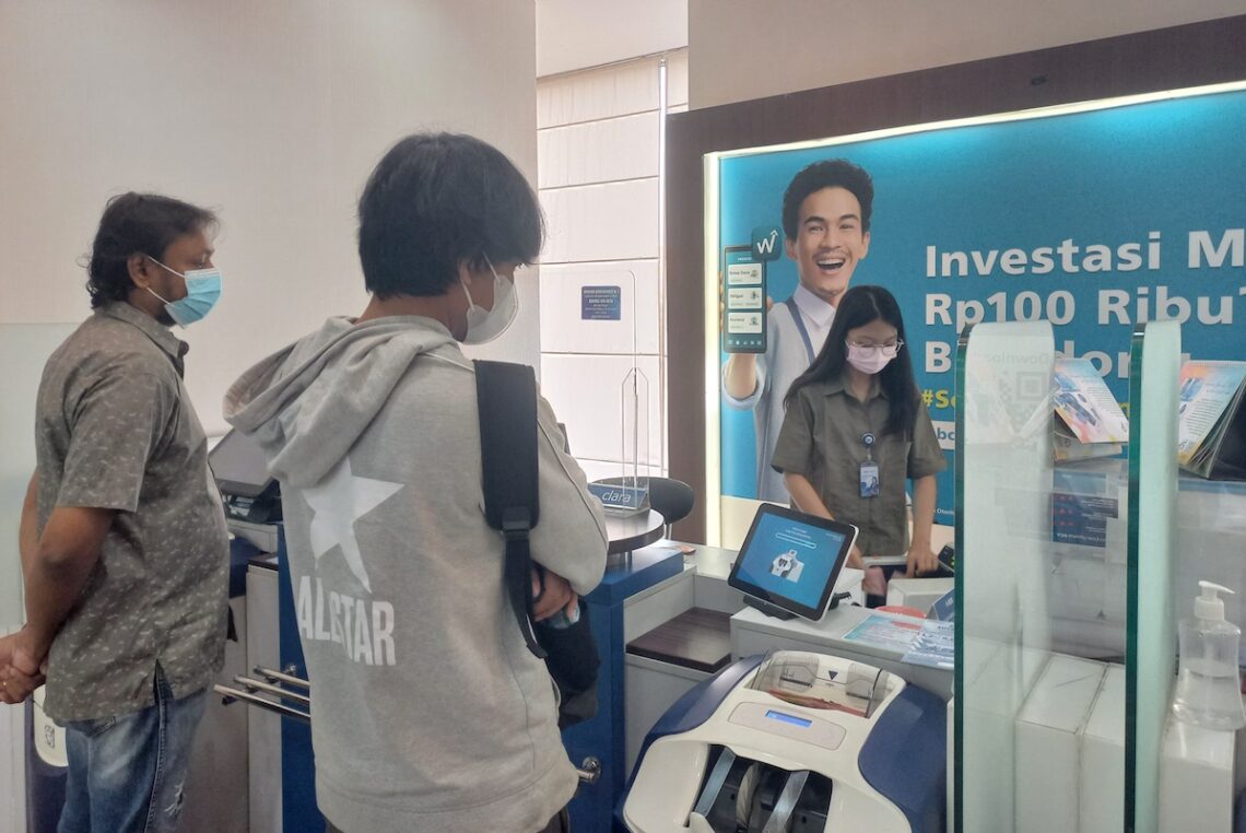 Membongkar Alasan Pelayanan Cepat Teller Bank BCA