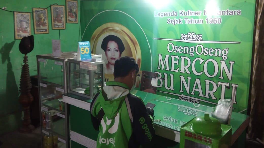 Oseng Mercon Bu Narti: Kuliner Super Pedas yang Masuk Istana