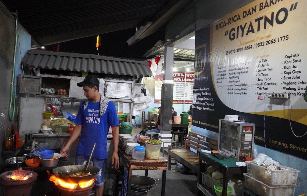 Rica-rica Pak Giyatno, Pedasnya Jadi Penawar Orang Mabuk