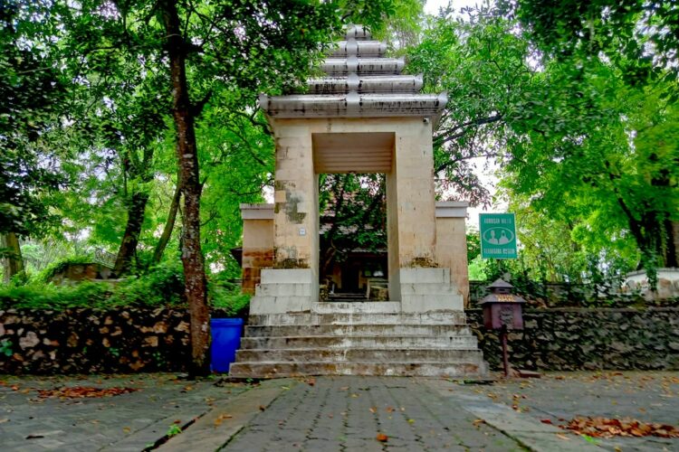 Misteri 3 Makam Nyai Dewi Sekardadu