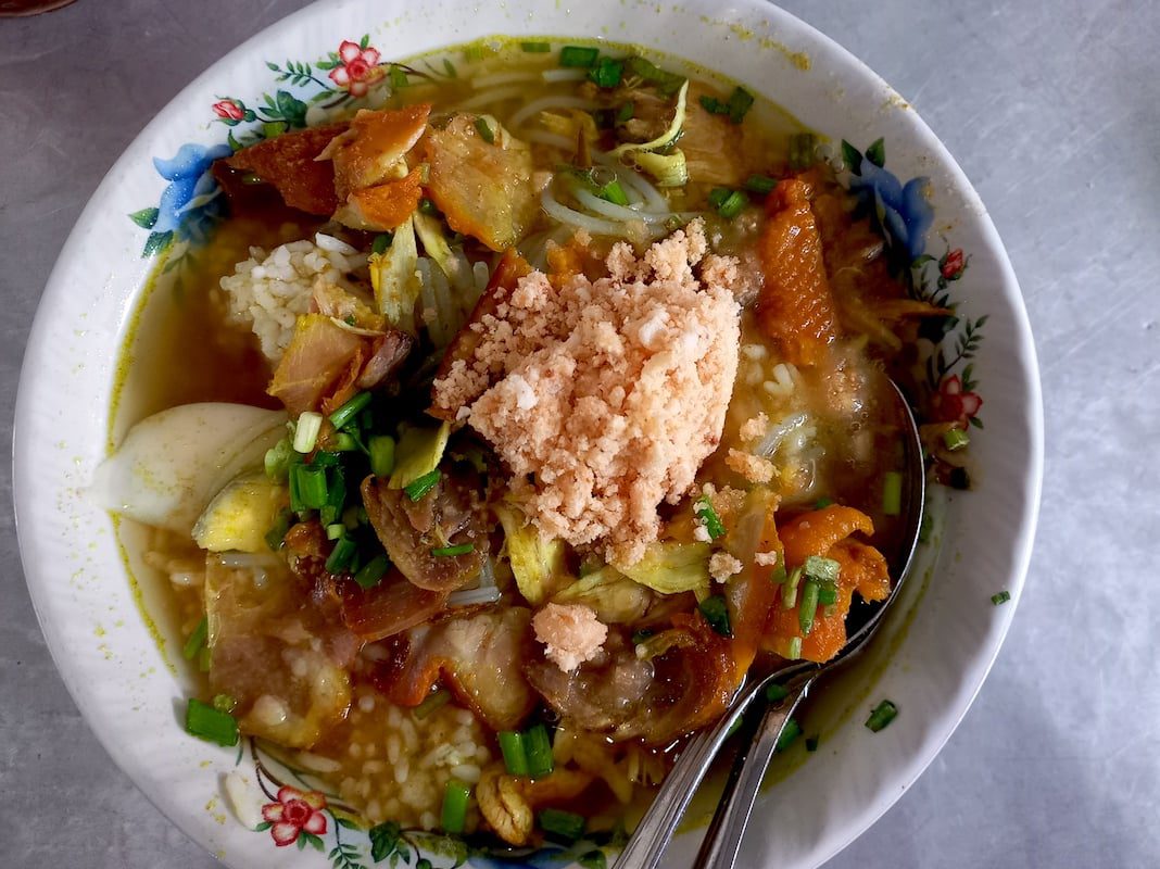 Menikmati Soto Ayam Mardi, Soto Lamongan yang Menyembuhkan