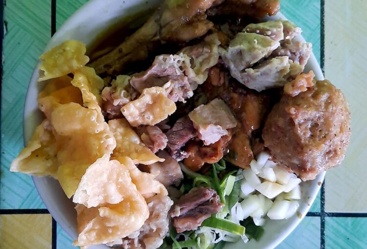 Dosa Besar yang Enak dalam Semangkuk Mie Ayam Pak Tekun