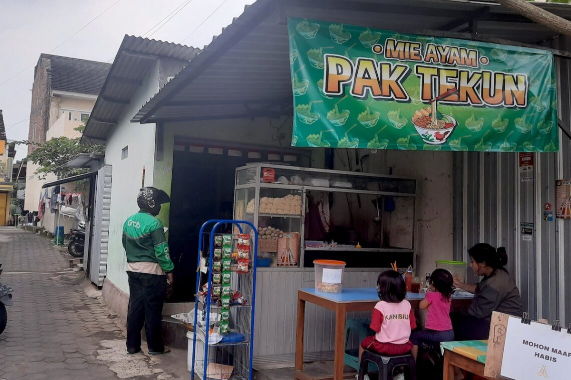 Dosa Besar yang Enak dalam Semangkuk Mie Ayam Pak Tekun