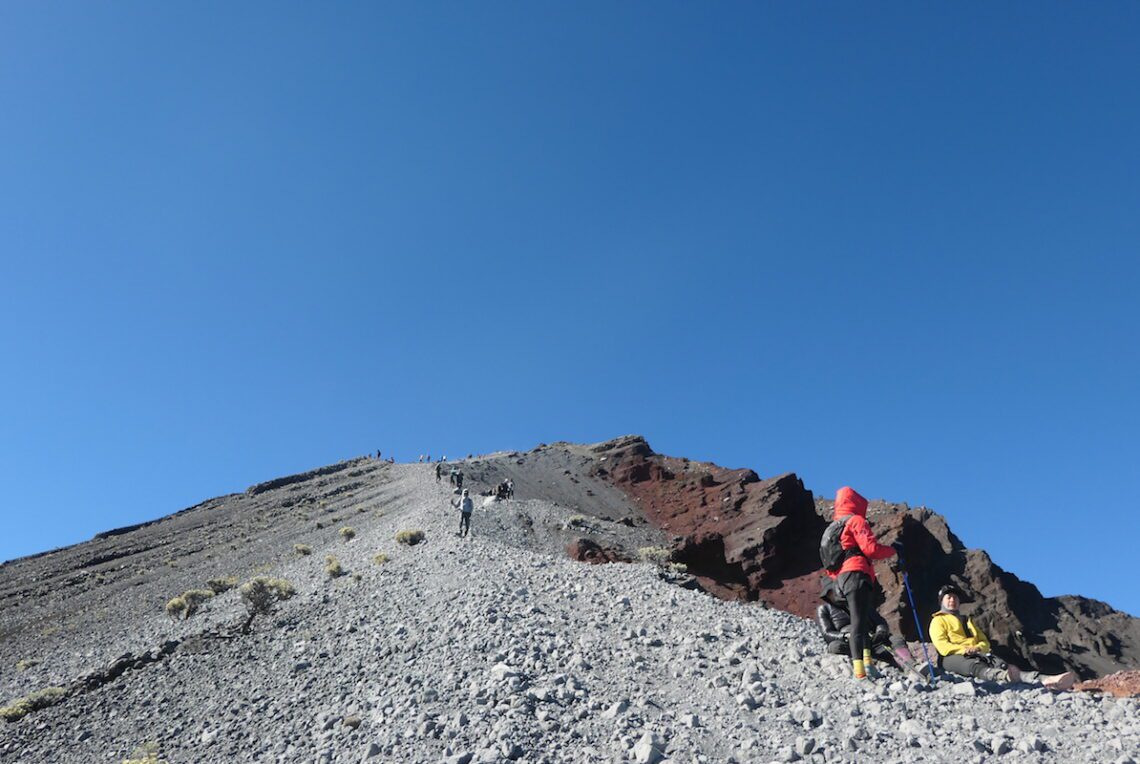 Di Balik Pesona Rinjani, Gunung Terindah yang Tidak Perlu Didaki