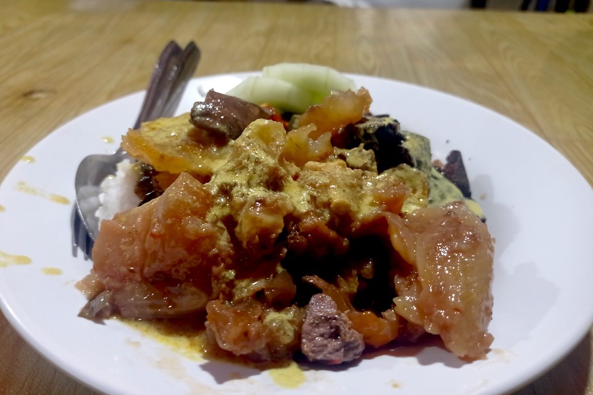 Kuliner Malam di Semarang yang Enak Itu Gudeg Koyor Mbak Tum