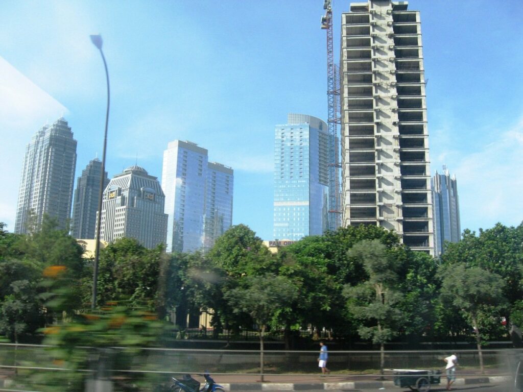 Repotnya Kerja di SCBD Jakarta Urusan Gaya Hidup dan Gempa