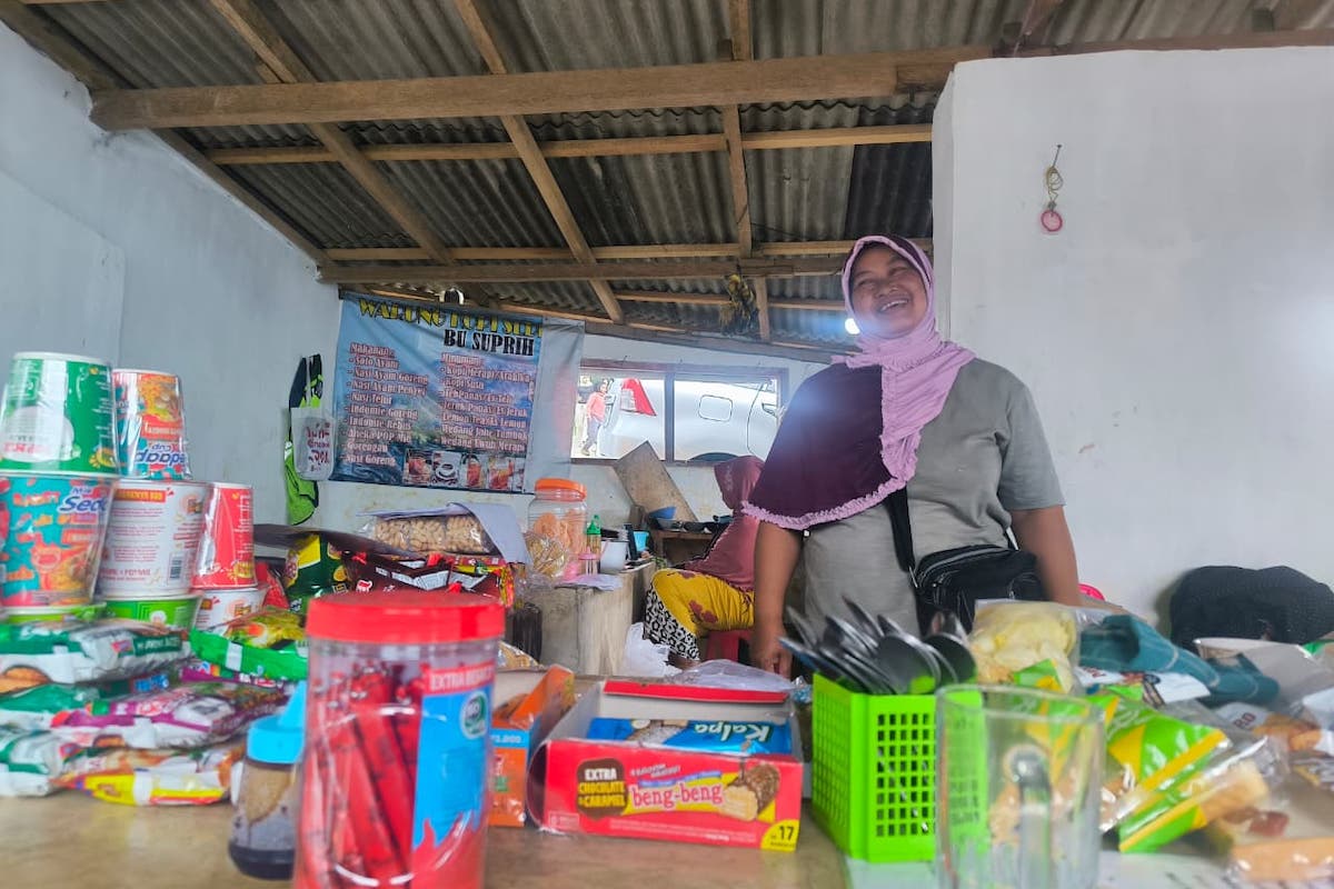 Senyum Bu Suprih di Deles Indah Klaten