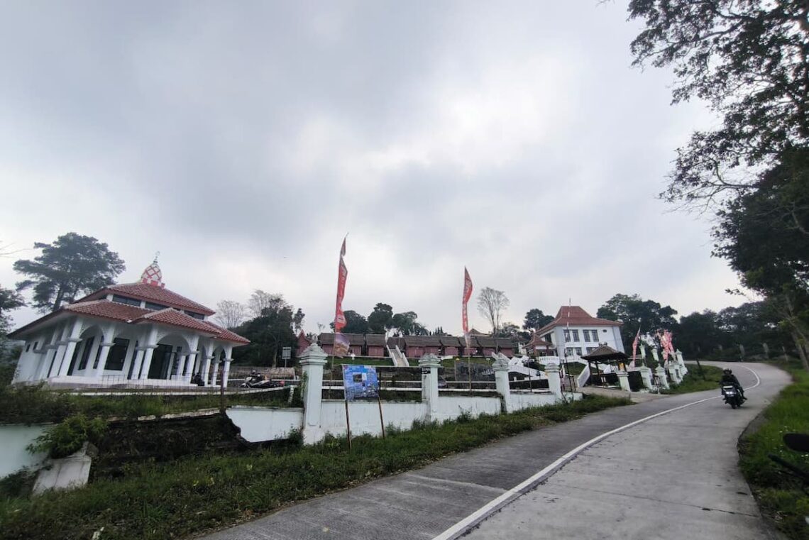 Senyum Bu Suprih di Deles Indah Klaten